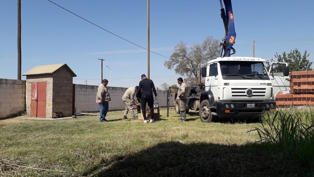 Instalan una nueva bomba de agua para reestablecer el servicio en La ...